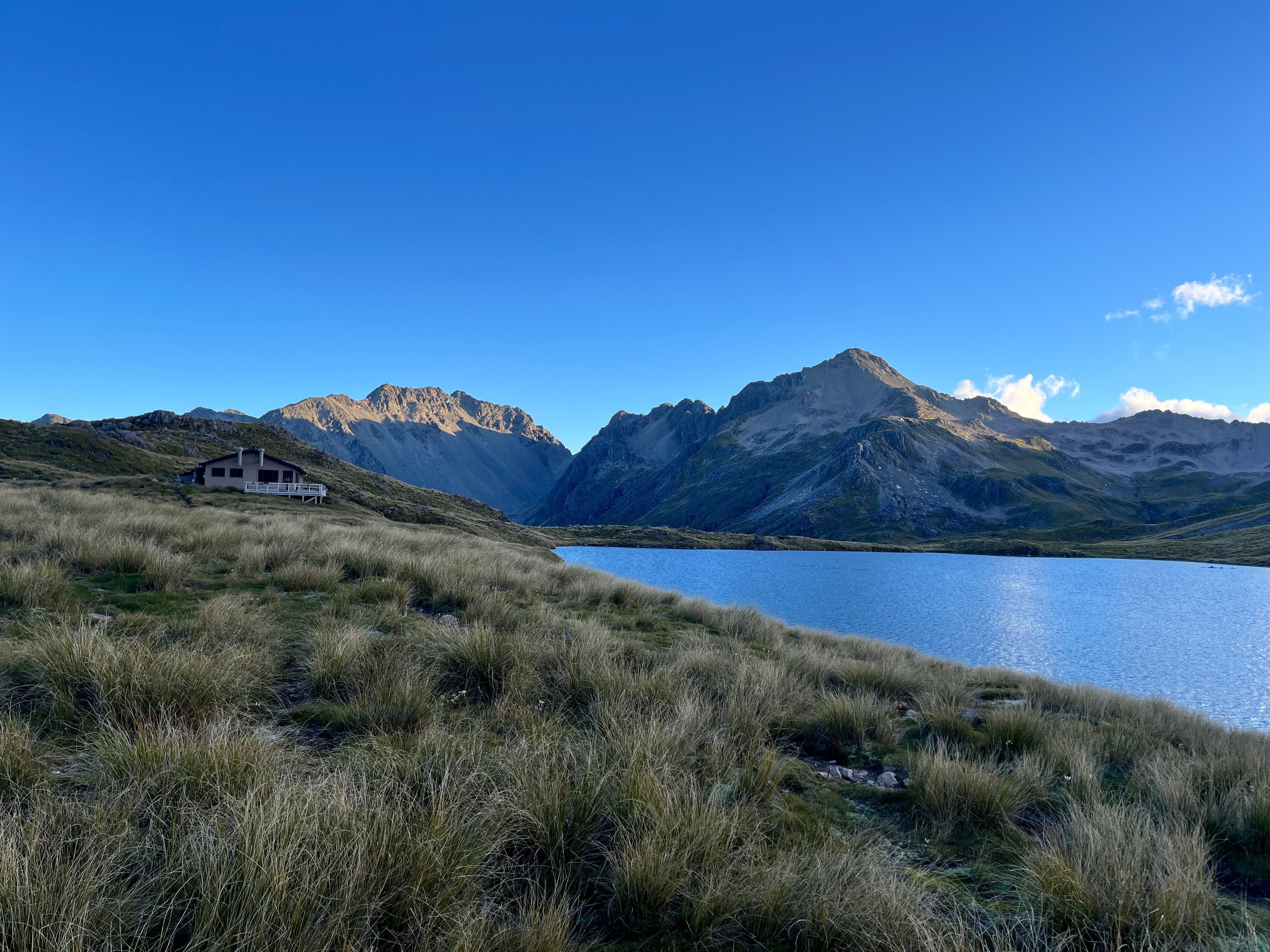 Hike to Angelus Hut, Nelson Lakes National Park – MD Outdoors